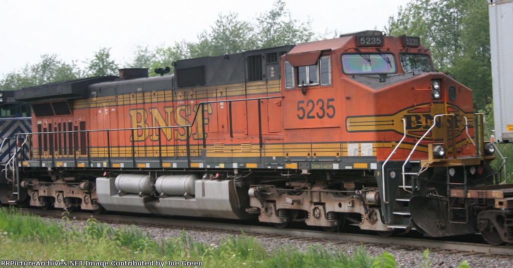 BNSF 5235